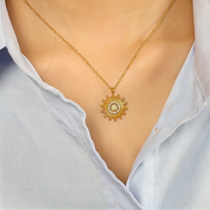 Collier doré avec pendentif soleil et zircons, inspiration vintage, po