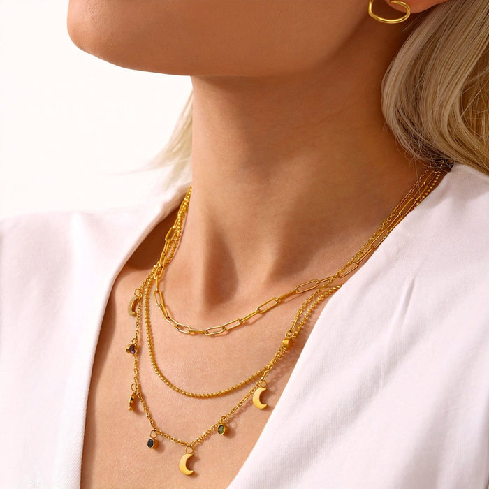Collier lune dorée avec pierres zircon multicolores, chaîne fine plaqu
