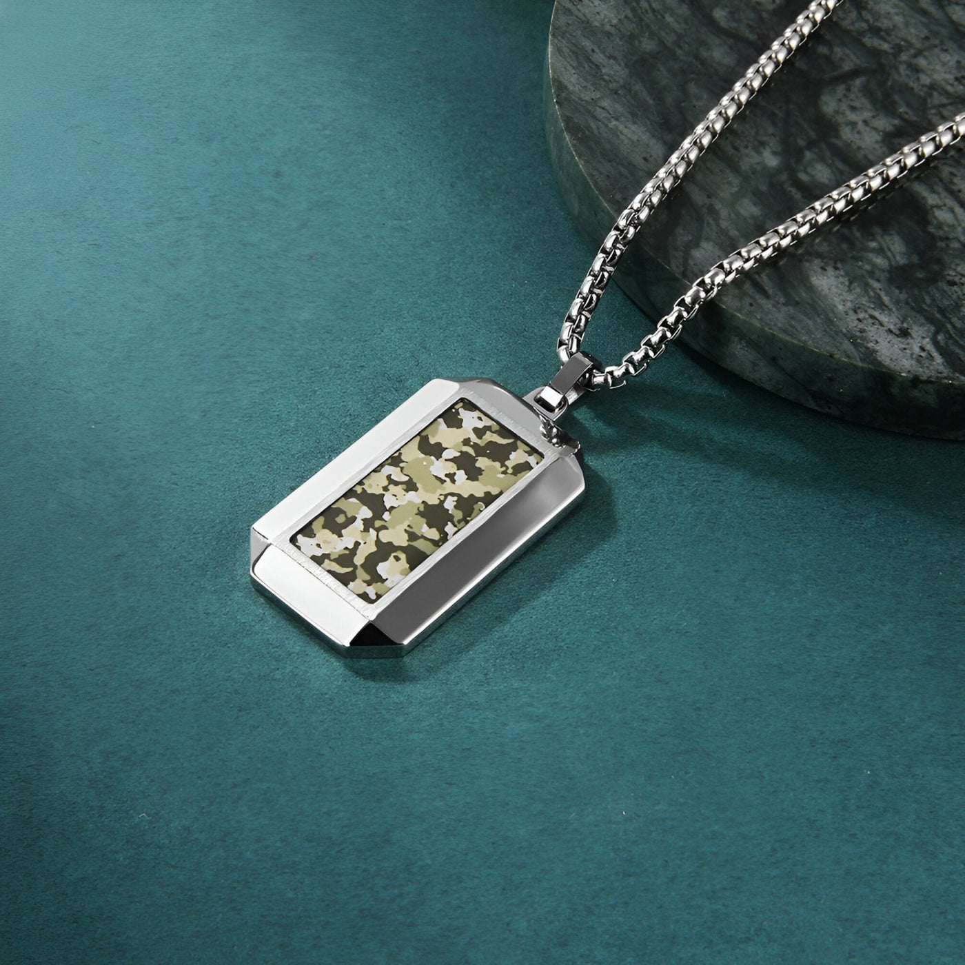 Collier militaire homme, pendentif rectangulaire camouflage sur chaîne